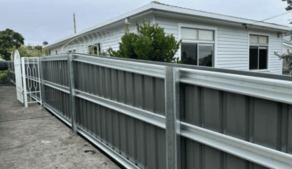 Fencing Contractor Hobart, Tasmania | Gates | Fence Builders
